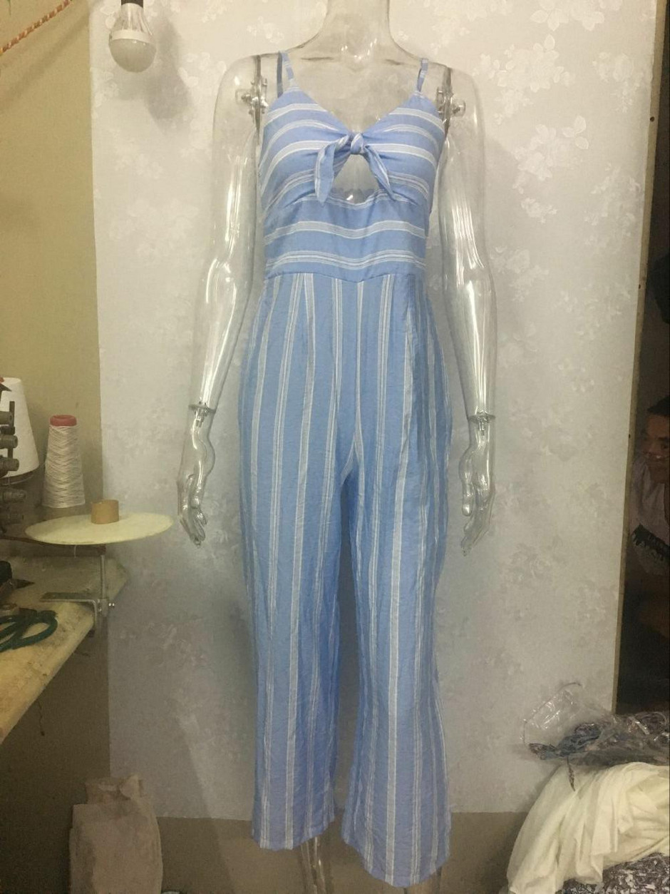 Badu.gr Κομψή καλοκαιρινή ολόσωμη φόρμα με ντεκολτέ σε σχήμα V σε μπλε χρώμα - Badu.gr