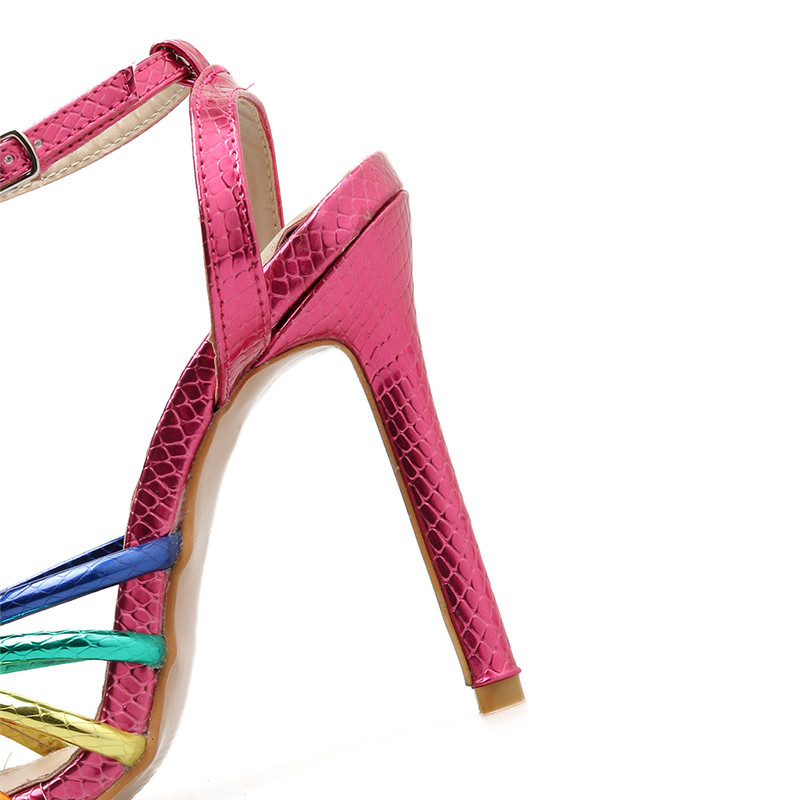 Badu.gr Γυναικεία σανδάλια μοντέρνα με ψηλά τακούνια σε ροζ χρώμα και πολύχρωμα ουράκια - Badu.gr