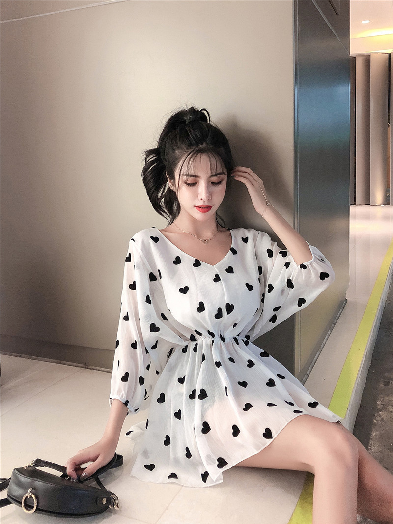 Badu.gr Μοντέρνα γυναικείο φόρεμα σε μπεζ και λευκό χρώμα - Badu.gr